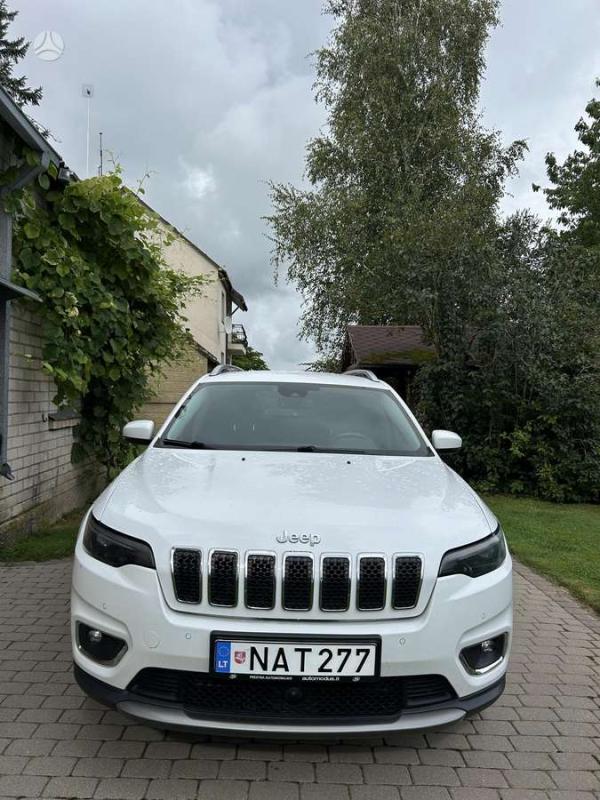 White Jeep Cherokee 2019 in Jonava, with an engine capacity of 2.17 L and mileage of 144 thousand km for 14400 €, photo 9 on AUTOMOTO.COM.LV