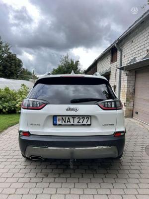White Jeep Cherokee 2019 in Jonava, with an engine capacity of 2.17 L and mileage of 144 thousand km for 14400 €, photo 11 on AUTOMOTO.COM.LV