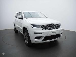 White Jeep Cherokee 2020 in Vilnius, with an engine capacity of 2.99 L and mileage of 130 thousand km for 26900 €, photo 4 on AUTOMOTO.COM.LV