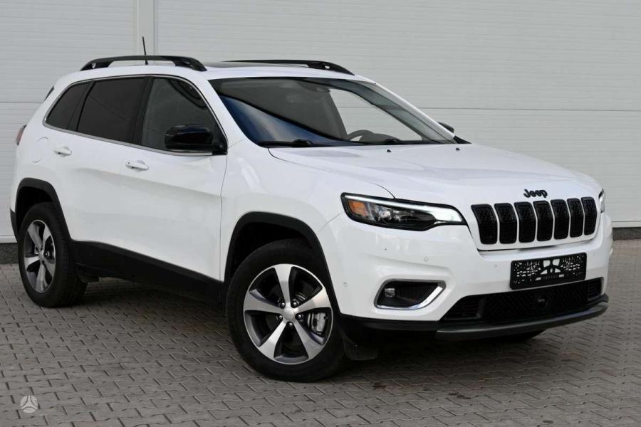 Balts Jeep Cherokee 2022 Kretinga, ar dzinēja tilpumu 3.24 L un nobraukumu 64 tūkst. km par 18499 €, foto 1 vietnē AUTOMOTO.COM.LV