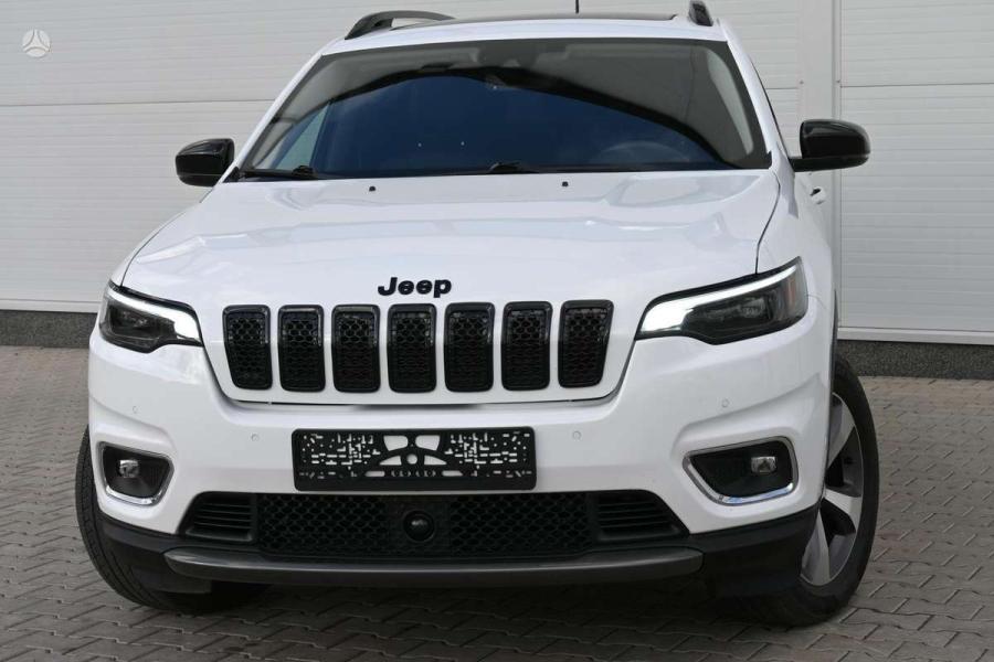 Balts Jeep Cherokee 2022 Kretinga, ar dzinēja tilpumu 3.24 L un nobraukumu 64 tūkst. km par 18499 €, foto 2 vietnē AUTOMOTO.COM.LV