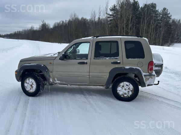 Yellow Jeep Cherokee 2002 in Ludza, with an engine capacity of 2.50 L and mileage of 409 thousand km for 2000 €, photo 1 on AUTOMOTO.COM.LV