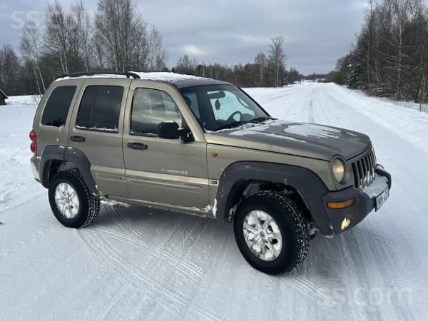 Yellow Jeep Cherokee 2002 in Ludza, with an engine capacity of 2.50 L and mileage of 409 thousand km for 2000 €, photo 3 on AUTOMOTO.COM.LV