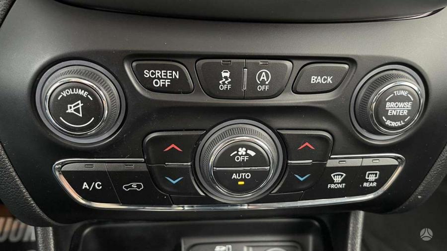 Dzeltens Jeep Cherokee 2018 Marijampole, ar dzinēja tilpumu 2.18 L un nobraukumu 230 tūkst. km par 12590 €, foto 25 vietnē AUTOMOTO.COM.LV