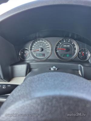 Black Jeep Commander 2006 in Tallinn, with an engine capacity of 3.00 L and mileage of 180 thousand km for 9999 €, photo 19 on AUTOMOTO.COM.LV
