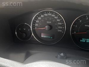 Black Jeep Commander 2006 in Riga, with an engine capacity of 3.00 L and mileage of 350 thousand km for 4500 €, photo 4 on AUTOMOTO.COM.LV