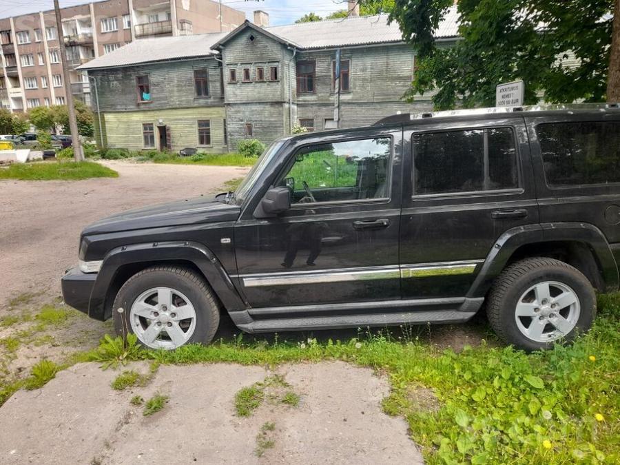 Black Jeep Commander 2006 in Riga, with an engine capacity of 3.00 L and mileage of 350 thousand km for 4500 €, photo 7 on AUTOMOTO.COM.LV