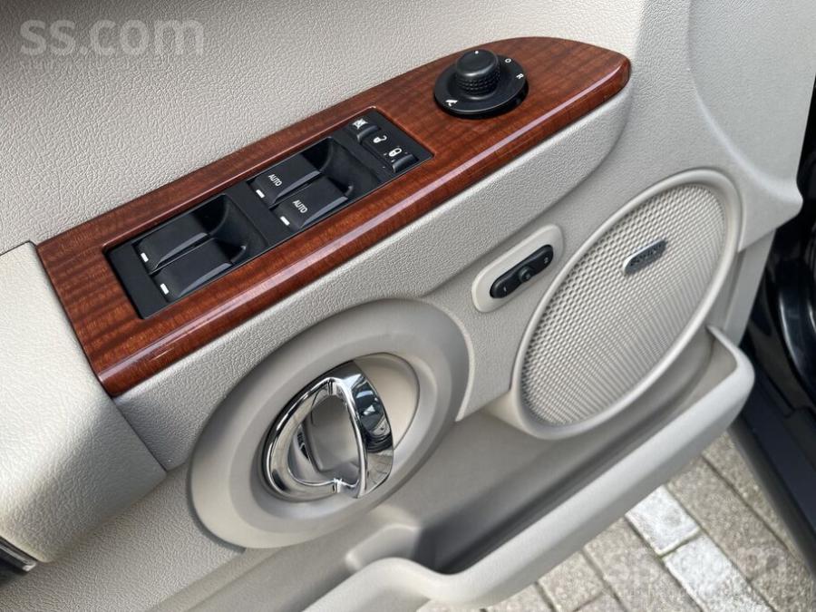 Melns Jeep Commander 2007 Jūrmala, ar dzinēja tilpumu 3.00 L un nobraukumu 0 tūkst. km par 5750 €, foto 19 vietnē AUTOMOTO.COM.LV