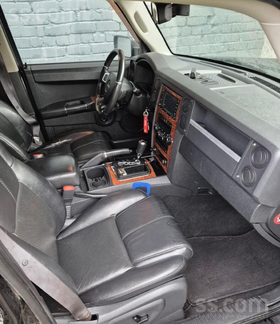 Black Jeep Commander 2007 in Gulbene, with an engine capacity of 3.00 L and mileage of 223 thousand km for 8000 €, photo 14 on AUTOMOTO.COM.LV