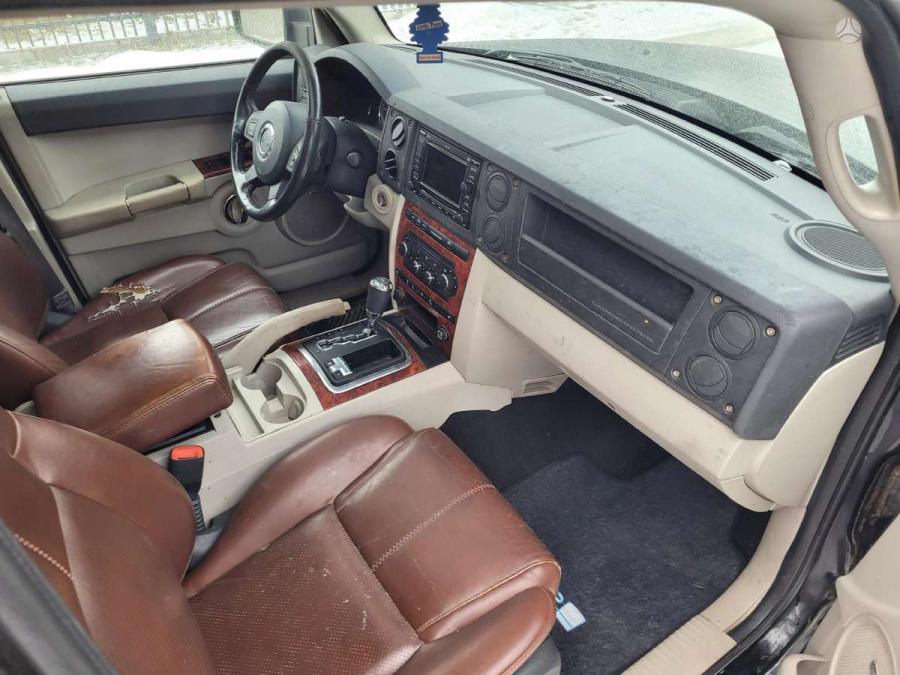 Melns Jeep Commander 2007 Viļņa, ar dzinēja tilpumu 4.70 L un nobraukumu 312 tūkst. km par 3500 €, foto 2 vietnē AUTOMOTO.COM.LV