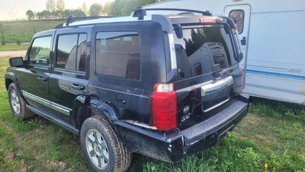 Black Jeep Commander 2007 in Vilnius, with an engine capacity of 4.70 L and mileage of 312 thousand km for 3500 €, photo 7 on AUTOMOTO.COM.LV