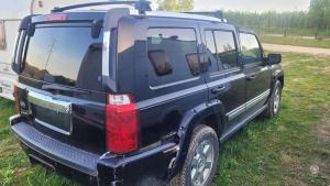 Melns Jeep Commander 2007 Viļņa, ar dzinēja tilpumu 4.70 L un nobraukumu 312 tūkst. km par 3500 €, foto 8 vietnē AUTOMOTO.COM.LV