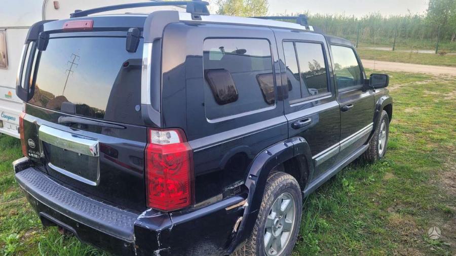 Melns Jeep Commander 2007 Viļņa, ar dzinēja tilpumu 4.70 L un nobraukumu 312 tūkst. km par 3500 €, foto 8 vietnē AUTOMOTO.COM.LV