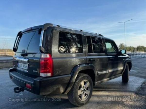 Black Jeep Commander 2007 in Tallinn, with an engine capacity of 3.00 L and mileage of 323 thousand km for 5000 €, photo 7 on AUTOMOTO.COM.LV