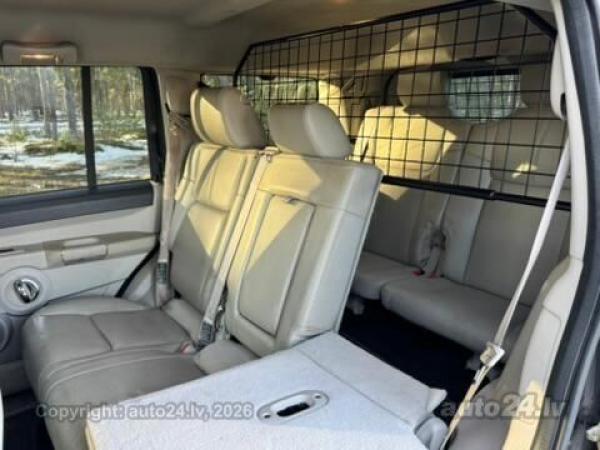 Black Jeep Commander 2007 in Tallinn, with an engine capacity of 3.00 L and mileage of 323 thousand km for 5000 €, photo 11 on AUTOMOTO.COM.LV