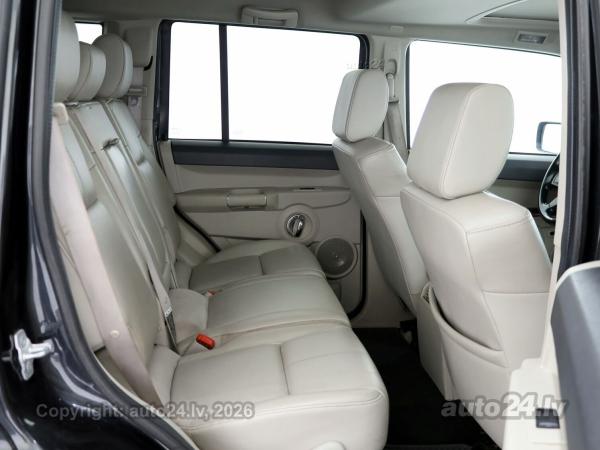 Black Jeep Commander 2007 in Tallinn, with an engine capacity of 3.00 L and mileage of 221 thousand km for 3999 €, photo 7 on AUTOMOTO.COM.LV