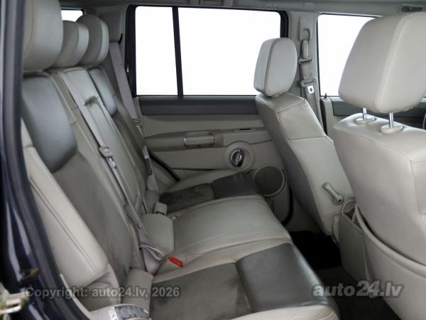 Melns Jeep Commander 2007 Tallina, ar dzinēja tilpumu 3.00 L un nobraukumu 299 tūkst. km par 4299 €, foto 7 vietnē AUTOMOTO.COM.LV