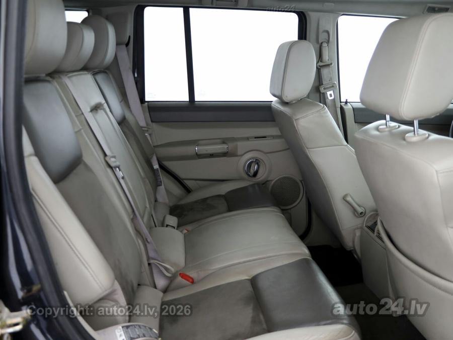 Melns Jeep Commander 2007 Tallina, ar dzinēja tilpumu 3.00 L un nobraukumu 299 tūkst. km par 4299 €, foto 8 vietnē AUTOMOTO.COM.LV