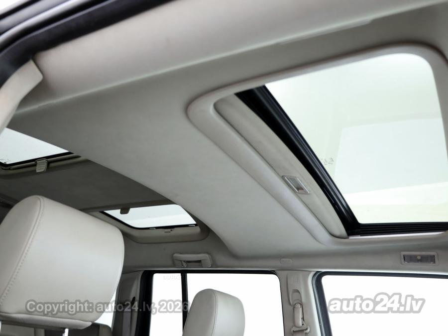 Melns Jeep Commander 2007 Tallina, ar dzinēja tilpumu 3.00 L un nobraukumu 299 tūkst. km par 4299 €, foto 10 vietnē AUTOMOTO.COM.LV
