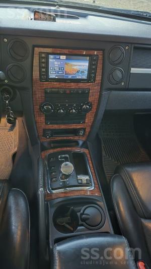 Black Jeep Commander 2007 in Gulbene, with an engine capacity of 3.00 L and mileage of 234 thousand km for 6990 €, photo 9 on AUTOMOTO.COM.LV