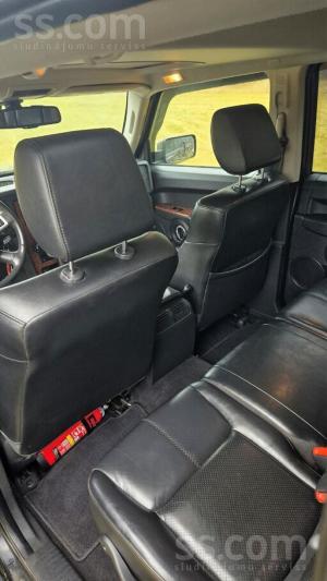 Black Jeep Commander 2007 in Gulbene, with an engine capacity of 3.00 L and mileage of 234 thousand km for 6990 €, photo 12 on AUTOMOTO.COM.LV