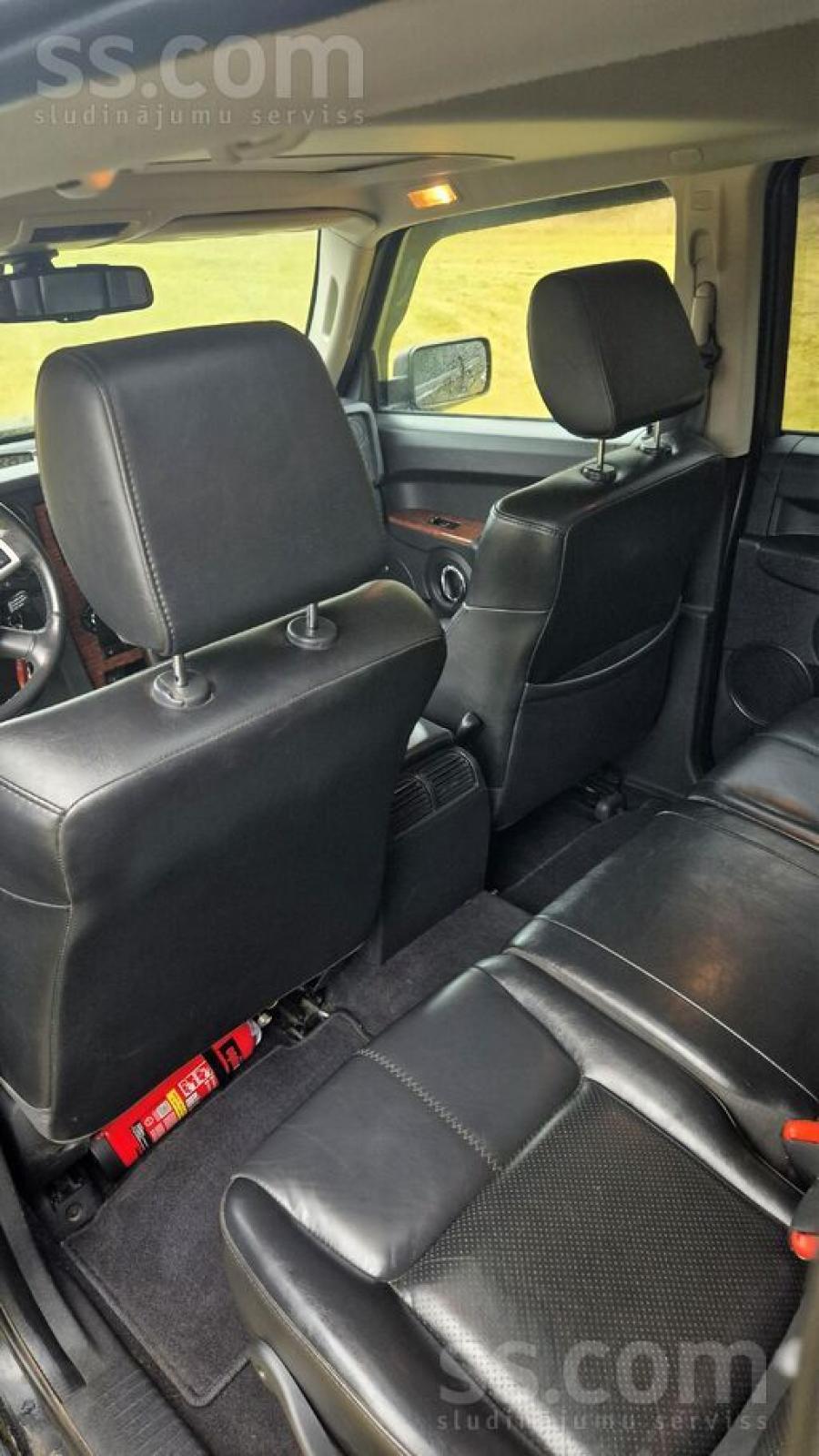 Black Jeep Commander 2007 in Gulbene, with an engine capacity of 3.00 L and mileage of 234 thousand km for 6990 €, photo 12 on AUTOMOTO.COM.LV