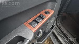 Black Jeep Commander 2007 in Gulbene, with an engine capacity of 3.00 L and mileage of 234 thousand km for 6990 €, photo 16 on AUTOMOTO.COM.LV