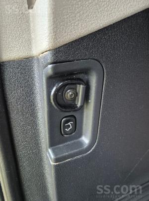 Black Jeep Commander 2007 in Gulbene, with an engine capacity of 3.00 L and mileage of 234 thousand km for 6990 €, photo 18 on AUTOMOTO.COM.LV