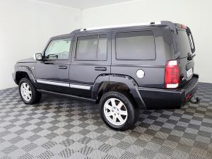 Black Jeep Commander 2007 in Tallinn, with an engine capacity of 3.00 L and mileage of 299 thousand km for 3999 €, photo 5 on AUTOMOTO.COM.LV