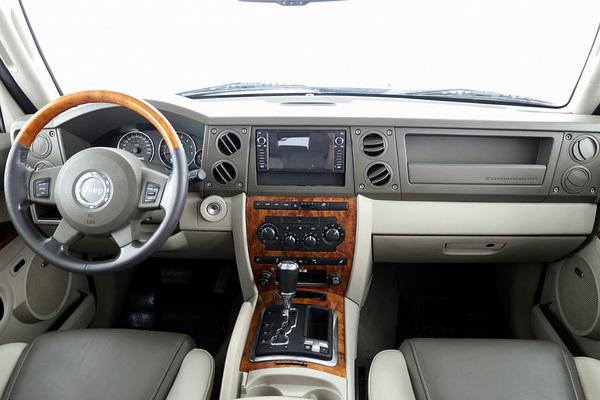 Melns Jeep Commander 2007 Tallina, ar dzinēja tilpumu 3.00 L un nobraukumu 299 tūkst. km par 3999 €, foto 5 vietnē AUTOMOTO.COM.LV
