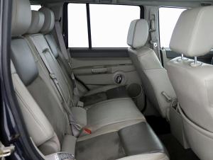 Black Jeep Commander 2007 in Tallinn, with an engine capacity of 3.00 L and mileage of 299 thousand km for 3999 €, photo 8 on AUTOMOTO.COM.LV