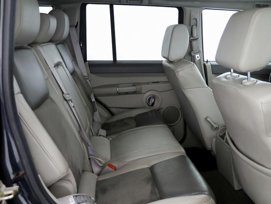 Black Jeep Commander 2007 in Tallinn, with an engine capacity of 3.00 L and mileage of 299 thousand km for 3999 €, photo 8 on AUTOMOTO.COM.LV