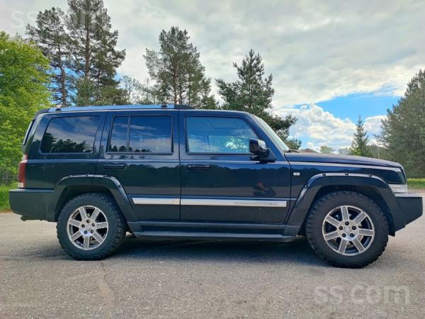 Black Jeep Commander 2008 in Jurmala, with an engine capacity of 3.00 L and mileage of 313 thousand km for 8200 €, photo 2 on AUTOMOTO.COM.LV