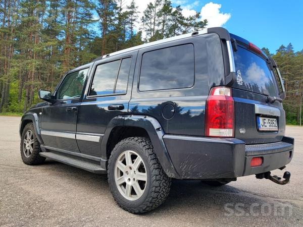 Black Jeep Commander 2008 in Jurmala, with an engine capacity of 3.00 L and mileage of 313 thousand km for 8200 €, photo 6 on AUTOMOTO.COM.LV