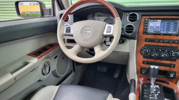 Melns Jeep Commander 2009 Rīga, ar dzinēja tilpumu 3.00 L un nobraukumu 280 tūkst. km par 9400 €, foto 2 vietnē AUTOMOTO.COM.LV