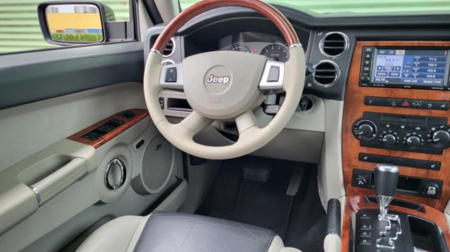 Melns Jeep Commander 2009 Rīga, ar dzinēja tilpumu 3.00 L un nobraukumu 280 tūkst. km par 9400 €, foto 3 vietnē AUTOMOTO.COM.LV