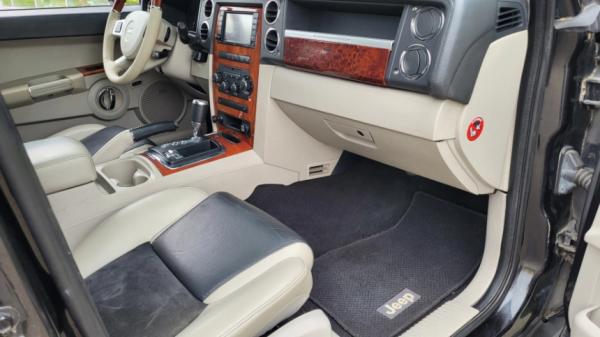 Melns Jeep Commander 2009 Rīga, ar dzinēja tilpumu 3.00 L un nobraukumu 280 tūkst. km par 9400 €, foto 3 vietnē AUTOMOTO.COM.LV