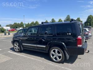 Black Jeep Commander 2009 in Riga, with an engine capacity of 3.00 L and mileage of 255 thousand km for 10000 €, photo 3 on AUTOMOTO.COM.LV