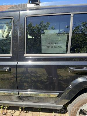 Black Jeep Commander 2009 in Riga, with an engine capacity of 3.00 L and mileage of 255 thousand km for 10000 €, photo 12 on AUTOMOTO.COM.LV