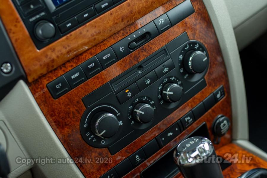Melns Jeep Commander 2008 Pērnava, ar dzinēja tilpumu 3.00 L un nobraukumu 236 tūkst. km par 11490 €, foto 14 vietnē AUTOMOTO.COM.LV