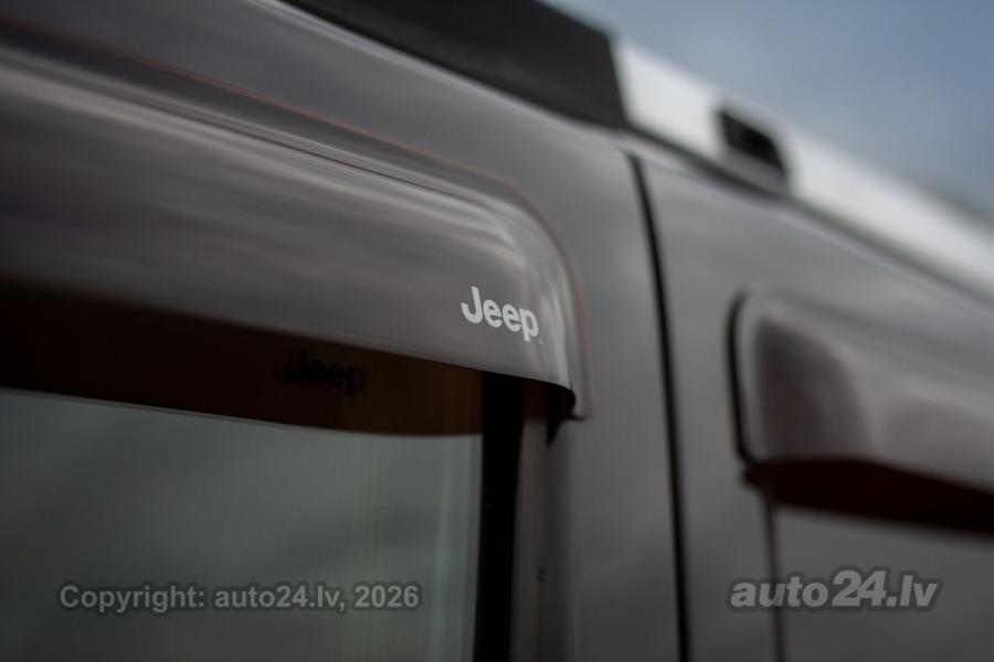 Melns Jeep Commander 2008 Pērnava, ar dzinēja tilpumu 3.00 L un nobraukumu 236 tūkst. km par 11490 €, foto 17 vietnē AUTOMOTO.COM.LV