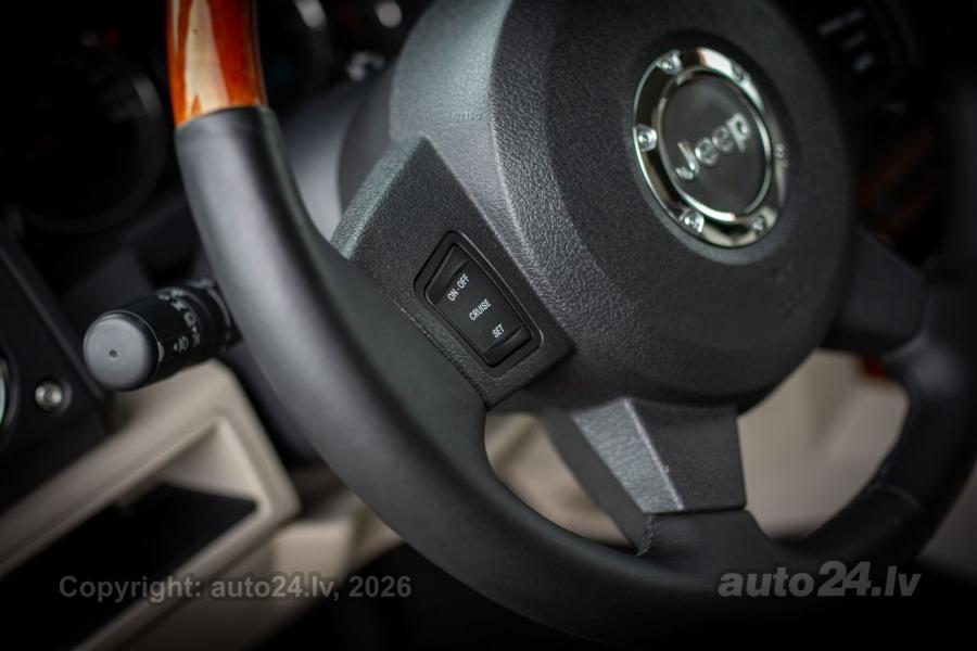 Melns Jeep Commander 2008 Pērnava, ar dzinēja tilpumu 3.00 L un nobraukumu 236 tūkst. km par 11490 €, foto 21 vietnē AUTOMOTO.COM.LV
