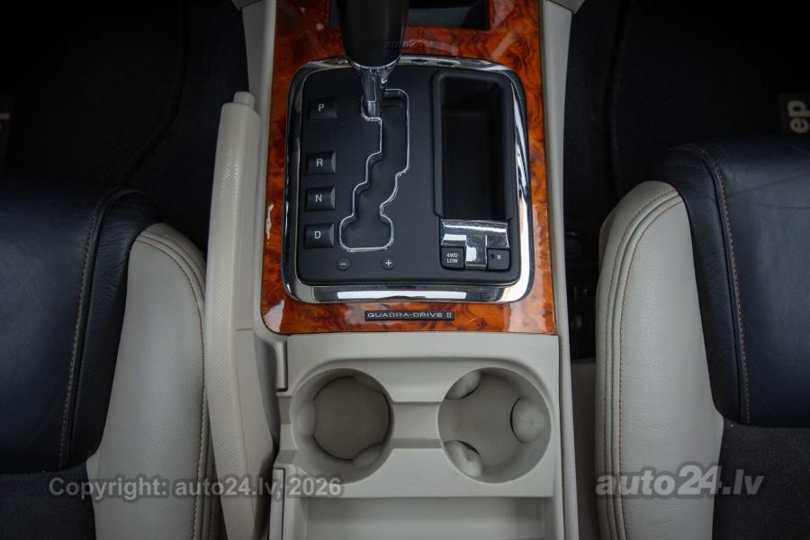 Melns Jeep Commander 2008 Pērnava, ar dzinēja tilpumu 3.00 L un nobraukumu 236 tūkst. km par 11490 €, foto 22 vietnē AUTOMOTO.COM.LV
