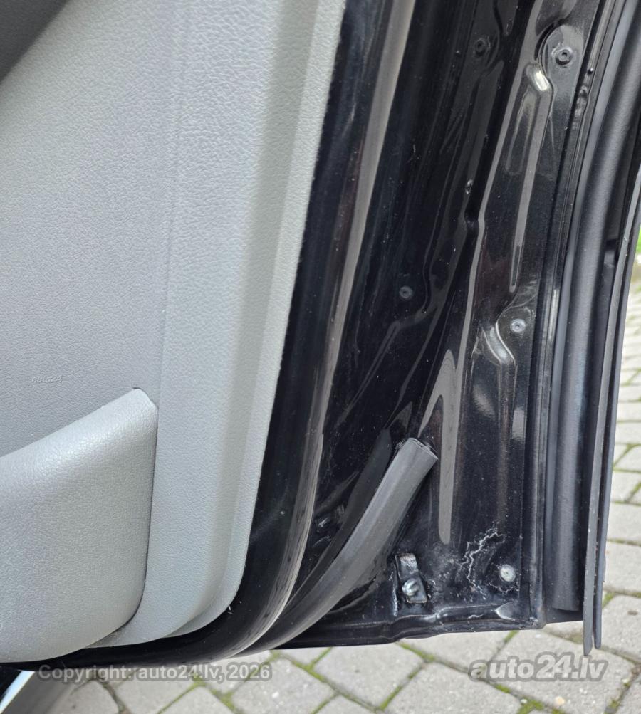 Jeep Commander 2007 Tallina, ar dzinēja tilpumu 3.00 L un nobraukumu 220 tūkst. km par 8180 €, foto 26 vietnē AUTOMOTO.COM.LV