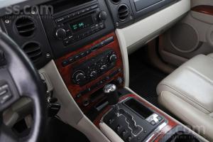 Green Jeep Commander 2006 in Tukums, with an engine capacity of 3.00 L and mileage of 392 thousand km for 6400 €, photo 12 on AUTOMOTO.COM.LV