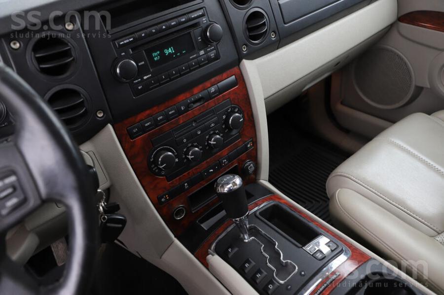Green Jeep Commander 2006 in Tukums, with an engine capacity of 3.00 L and mileage of 392 thousand km for 6400 €, photo 12 on AUTOMOTO.COM.LV
