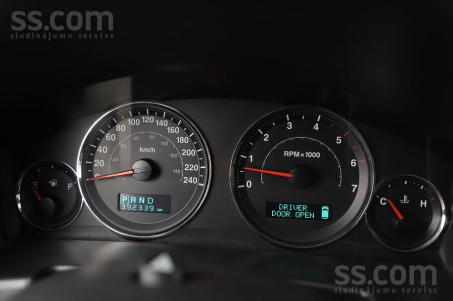 Green Jeep Commander 2006 in Tukums, with an engine capacity of 3.00 L and mileage of 392 thousand km for 6400 €, photo 18 on AUTOMOTO.COM.LV