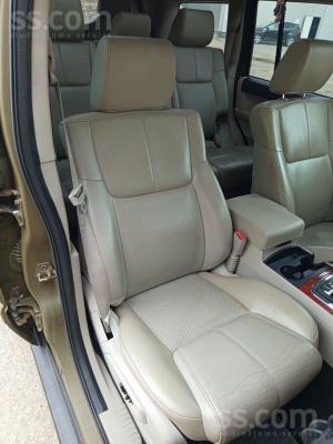 Green Jeep Commander 2006 in Tukums, with an engine capacity of 3.00 L and mileage of 392 thousand km for 6400 €, photo 12 on AUTOMOTO.COM.LV