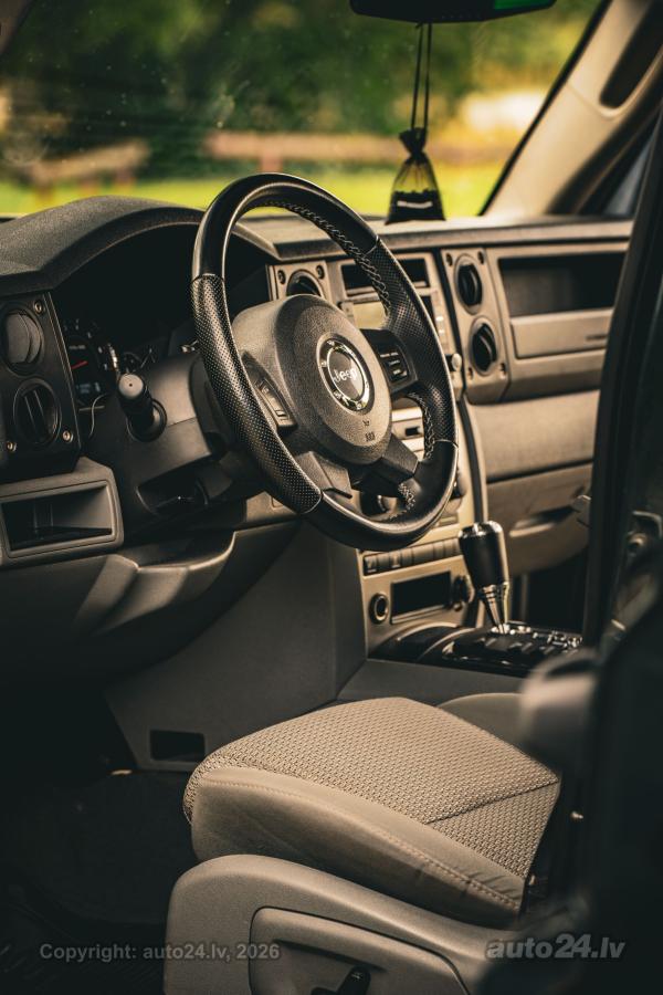 Green Jeep Commander 2006 in Tallinn, with an engine capacity of 3.00 L and mileage of 309 thousand km for 6700 €, photo 8 on AUTOMOTO.COM.LV