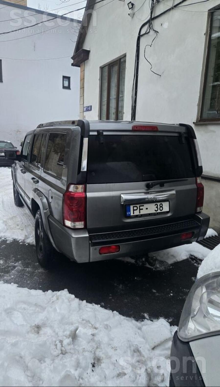 Grey Jeep Commander 2007 in Riga, with an engine capacity of 3.00 L and mileage of 325 thousand km for 6700 €, photo 3 on AUTOMOTO.COM.LV